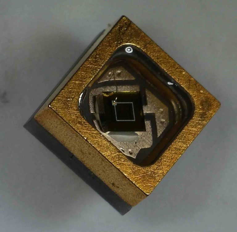 SG01L-SMD SiC UV Broadband Photodiode – Scitec Instruments